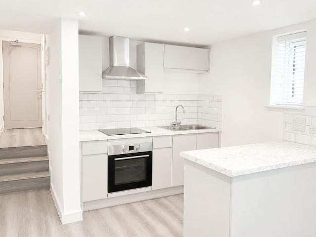 College Place, Southampton SO15, 1 bed flat to rent, £1,150 pcm | PrimeLocation