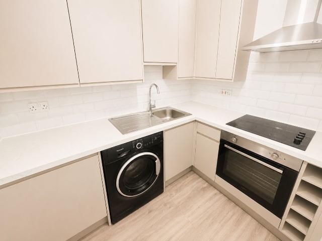 College Place, Southampton SO15, 1 bed flat to rent, £895 pcm | PrimeLocation