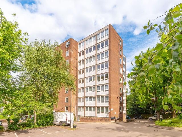 College Road, Crystal Palace, London SE19, 2 bed flat to rent, £1,900 pcm | PrimeLocation