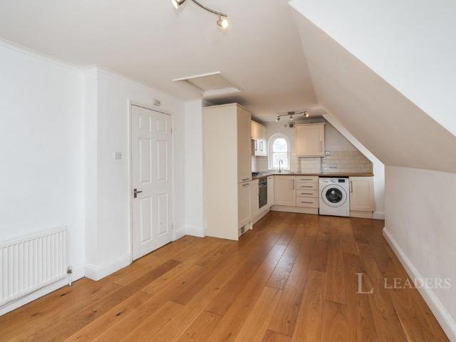 College Road, Bromley, BR1 2 bed flat to rent £1,600 pcm £369 pw