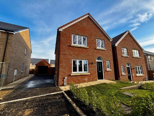 College Road, Downham Market PE38 4 bed detached house to rent £1,575 pcm £363 pw