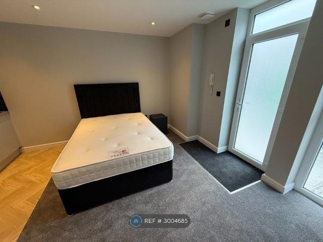 College Road, Doncaster DN1, Studio to rent, £700 pcm | PrimeLocation