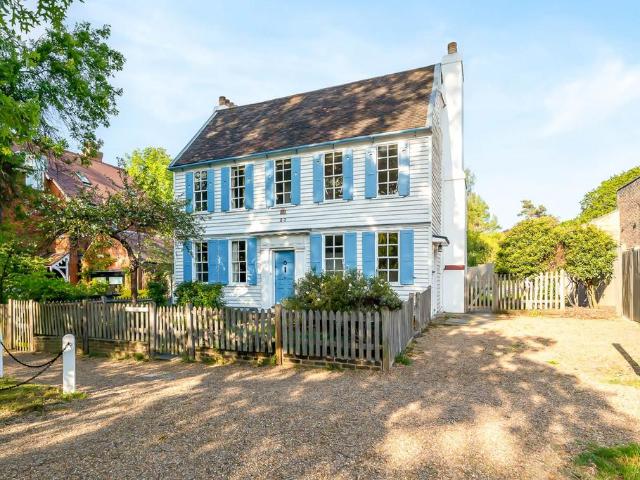 College Road, Dulwich Village, SE21 5 bed detached house to rent £8,500 pcm £1,962 pw