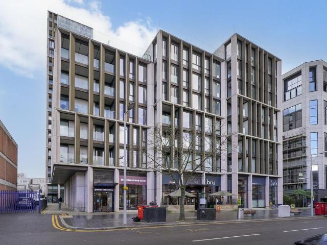 College Road, Harrow HA1 2 bed flat to rent £2,100 pcm £485 pw