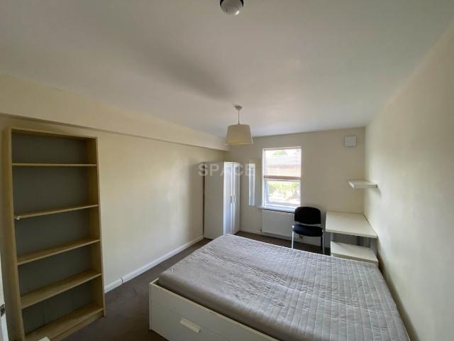 College Road, Reading RG6, 1 bed terraced house to rent, £750 pcm | PrimeLocation