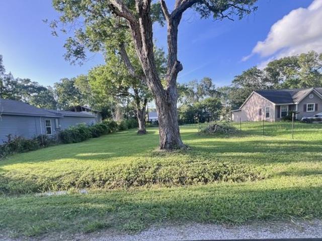 College St, El Campo, TX 77437