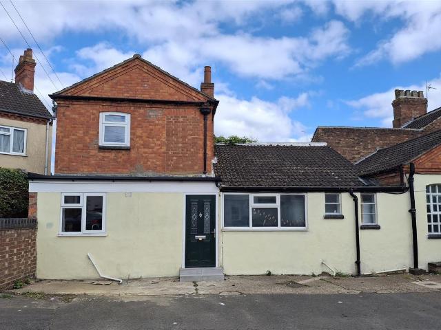 College Street, Wellingborough NN8, 2 bed flat to rent, £900 pcm | PrimeLocation