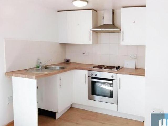 College Street, Crosland Moor, Studio Flat For