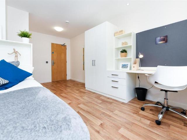 College Square East, Belfast BT1 Studio to rent £1,122 pcm £259 pw