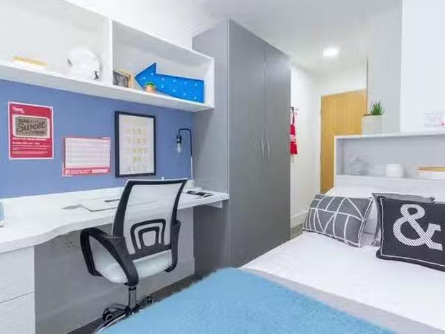 Collegelands, Glasgow Bronze En Suite