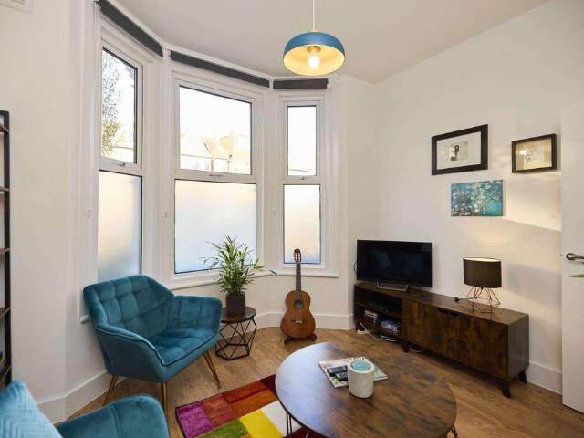 Colless Road, London N15 1 bed flat to rent £2,850 pcm £658 pw