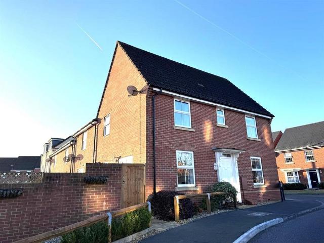 Collett Road, Taunton TA2 3 bed house to rent £1,525 pcm £352 pw