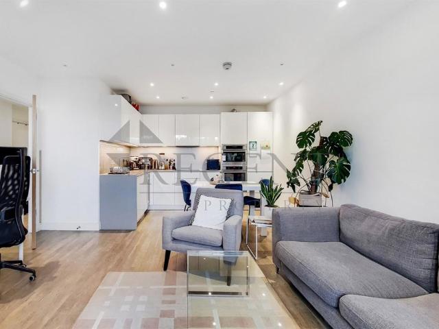 Collet House, Wandsworth Road, SW8 1 bed apartment to rent £2,900 pcm £669 pw
