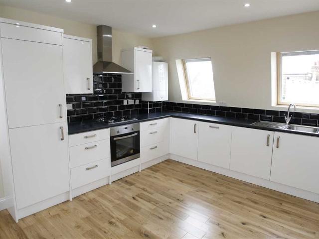 Collingbourne Road, London W12, 4 bed maisonette to rent, £3,600 pcm | PrimeLocation