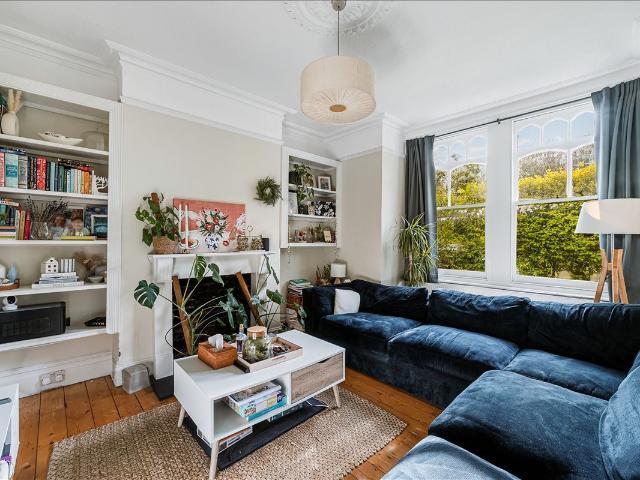 Collingbourne Road, Shepherd's Bush W12, 2 bed flat to rent, £2,200 pcm | PrimeLocation