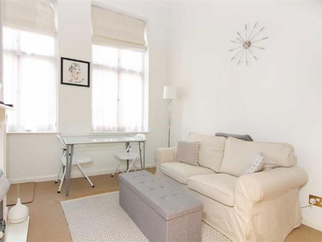 Collingham Gardens, London SW5 Studio to rent £2,149 pcm £496 pw