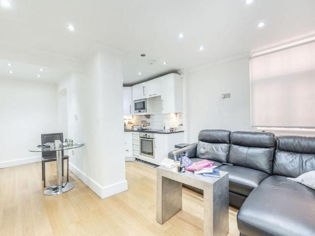 Collingham Gardens, South Kensington. 1 bed flat to rent £4,312 pcm £995 pw