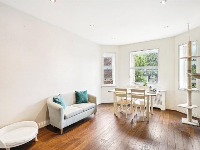 Collingham Place, Earls Court, London 2 bed flat to rent £3,500 pcm £808 pw