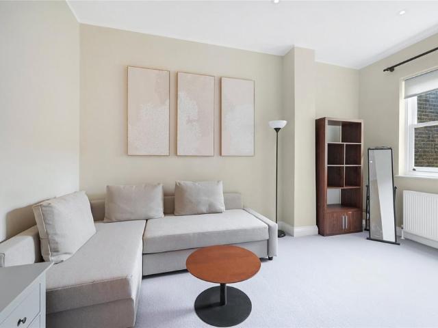 Collingham Place, Earls Court, London 2 bed flat to rent £3,600 pcm £831 pw