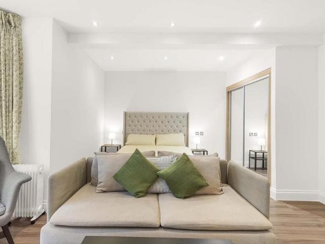 Collingham Place, London Studio to rent £2,297 pcm £530 pw