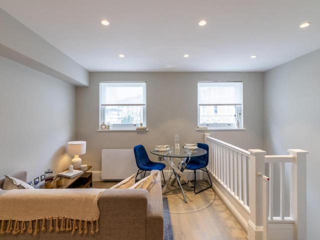 Collingham Road, SW5 1 bed flat to rent £2,850 pcm £658 pw