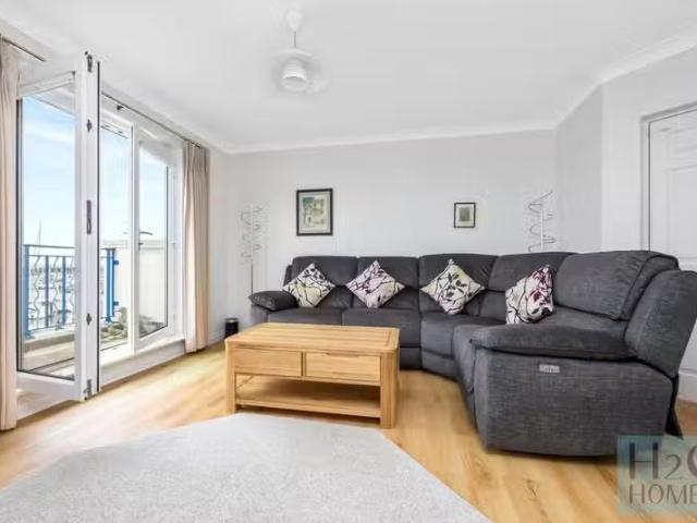 Collingwood Court, The Strand 3 bed apartment to rent £6,500.