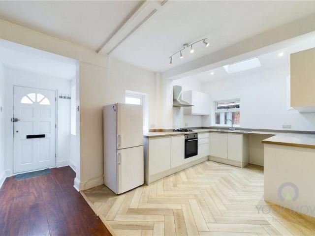 Collingwood Road, Abington. 2 bed flat to rent £1,025 pcm £237 pw