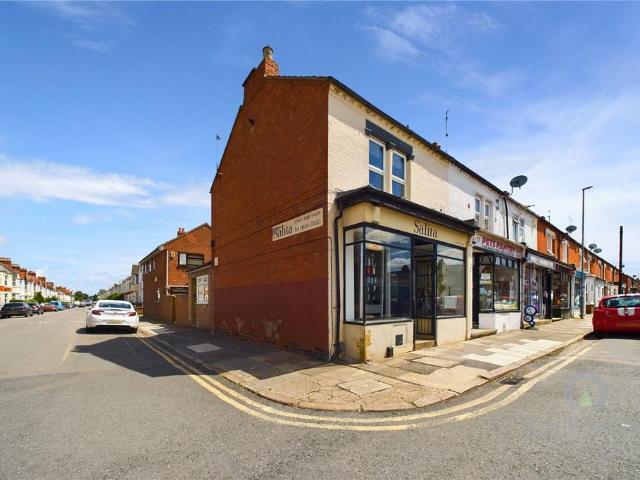 Collingwood Road, Abington. 2 bed flat to rent £1,175 pcm £271 pw