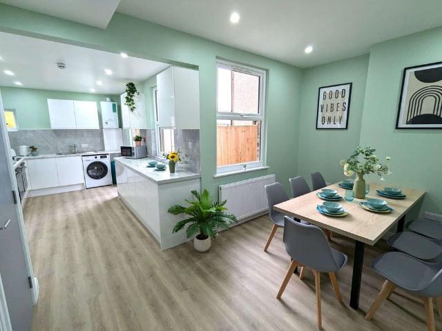 Collingwood Road Room 2
