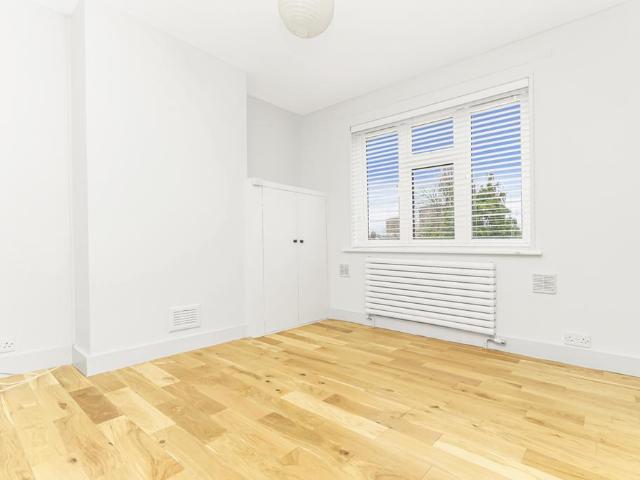Collingwood Road, Sutton SM1 2 bed apartment to rent £1,700 pcm £392 pw
