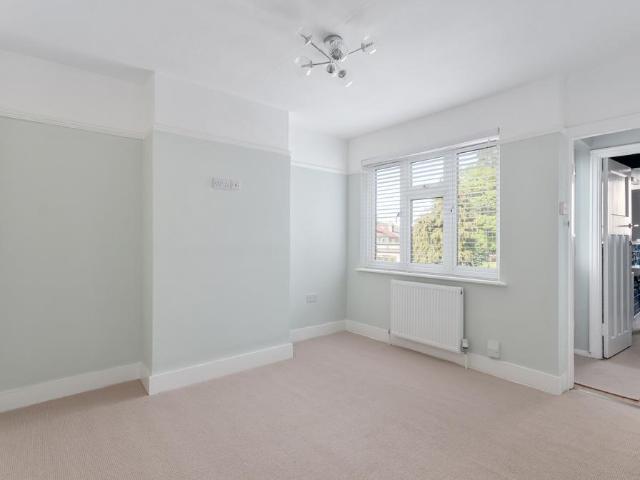 Collingwood Road, Sutton SM1 2 bed apartment to rent £1,900 pcm £438 pw