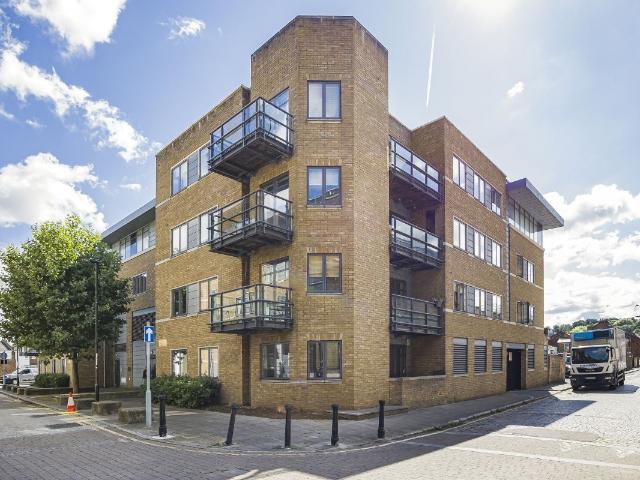 Collington Street, London SE10, 2 bed flat to rent, £2,150 pcm | PrimeLocation