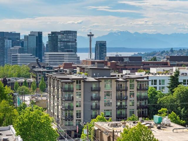 Collins on Pine 2 Bedroom Apartment for Rent at 1601 13th Ave, Seattle, WA 98122 Broadway