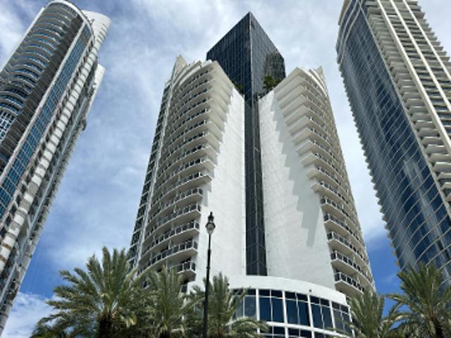 Collins Ave # 605