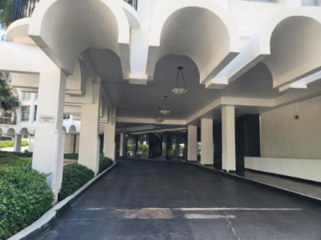 Collins Ave Apt 21c