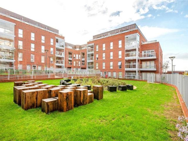 Collins Building, Cricklewood, NW2 2 bed apartment to rent £2,300 pcm £531 pw
