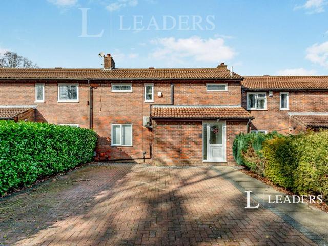 Collins Road, Bewbush, RH11 3 bed house to rent £1,900 pcm £438 pw