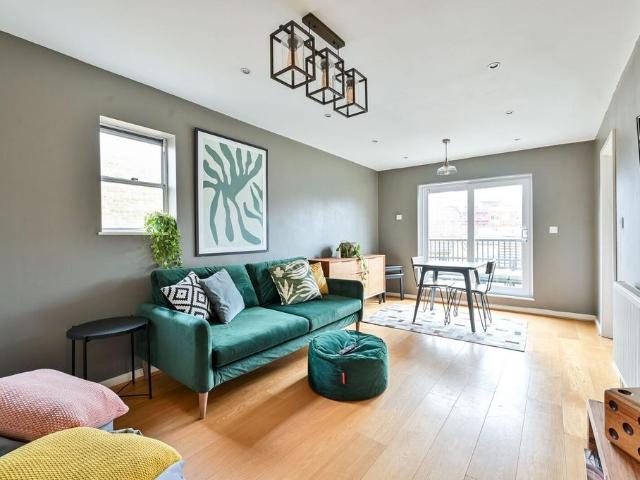 Collinson Walk, Southwark, London, SE1 1 bed flat to rent £2,200 pcm £508 pw