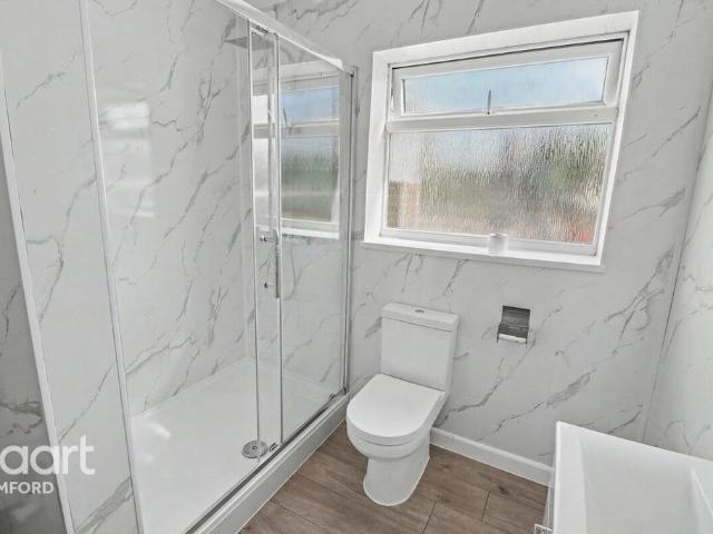 Collier Row Lane, ROMFORD 3 bed flat to rent £1,750 pcm £404 pw