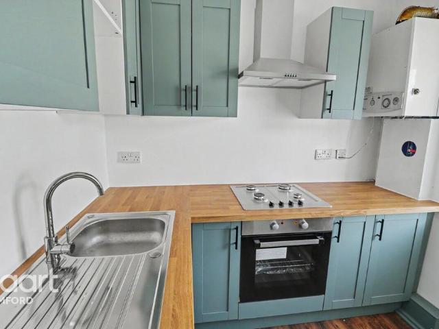 Collier Row Lane, ROMFORD 3 bed flat to rent £1,750 pcm £404 pw
