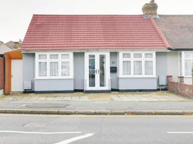 Collier Row Lane, Romford 3 bed semi detached bungalow to rent £1,900 pcm £438 pw