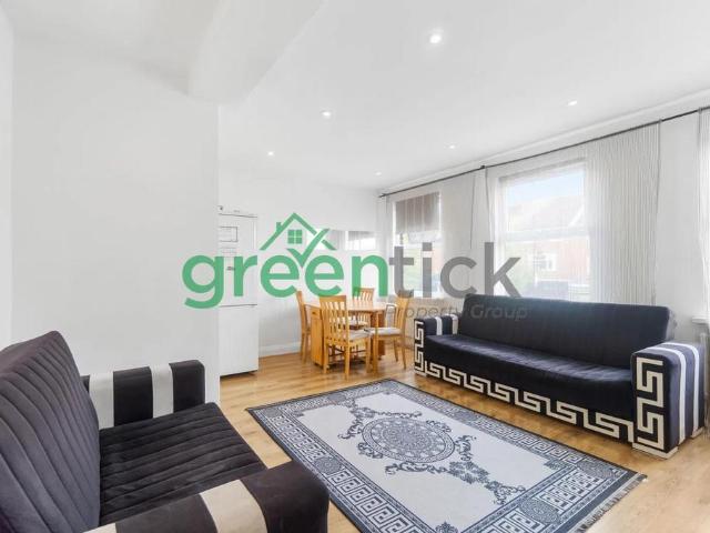 Collier Row Road, Romford 3 bed flat to rent £1,800 pcm £415 pw