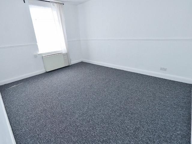 Collier Row Road, Romford RM5, 2 bed flat to rent, £1,600 pcm | PrimeLocation