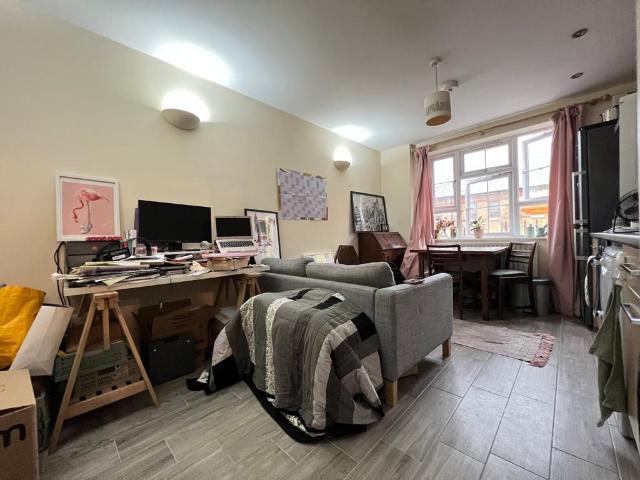 Collyer Place, London SE15 1 bed apartment to rent £1,550 pcm £358 pw