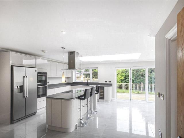 Colman Close, Surrey KT18 4 bed detached house to rent £3,595 pcm £830 pw