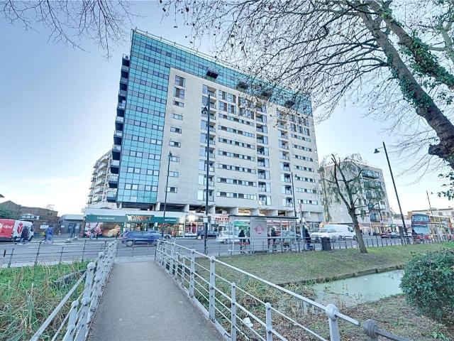 Colman Parade, Southbury Road, Enfield EN1, 1 bed flat to rent, £1,500 pcm | PrimeLocation