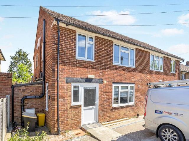 Colman Way, Redhill, Surrey, RH1 1 bed flat to rent £1,450 pcm £335 pw