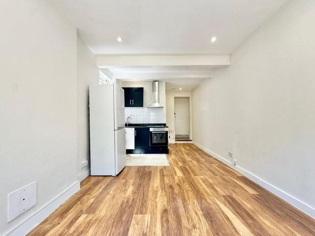 Colmer Road SW16, Studio to rent, £1,200 pcm | PrimeLocation