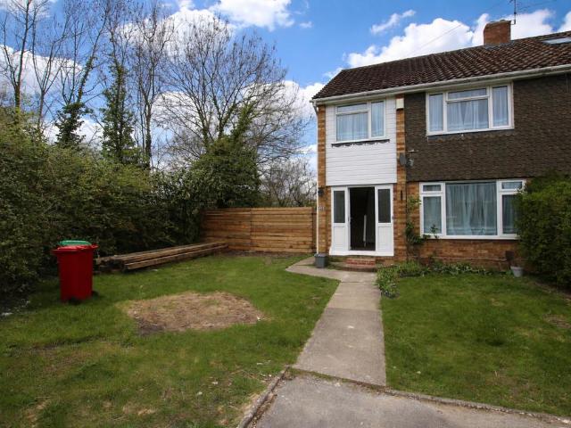 Colnbrook 3 bed semi detached house to rent £2,400 pcm £554 pw