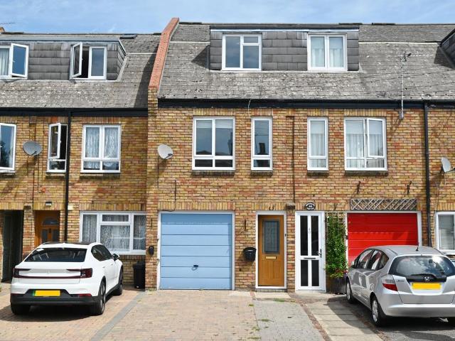 Colne Road, Twickenham TW2, 3 bed town house to rent, £3,400 pcm | PrimeLocation